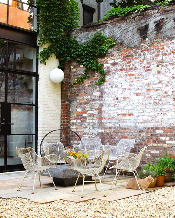 Modern Outdoor Furniture: The Return of Postwar Vintage in Design