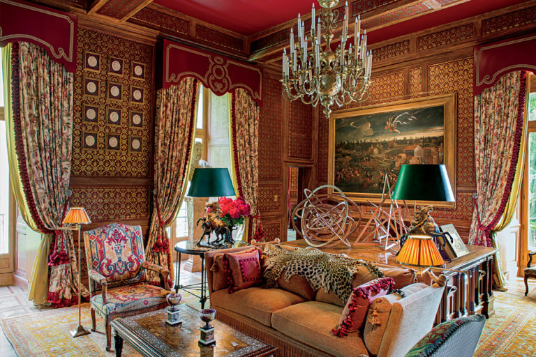Don’t Call Juan Pablo Molyneux a Maximalist - 1stDibs Introspective