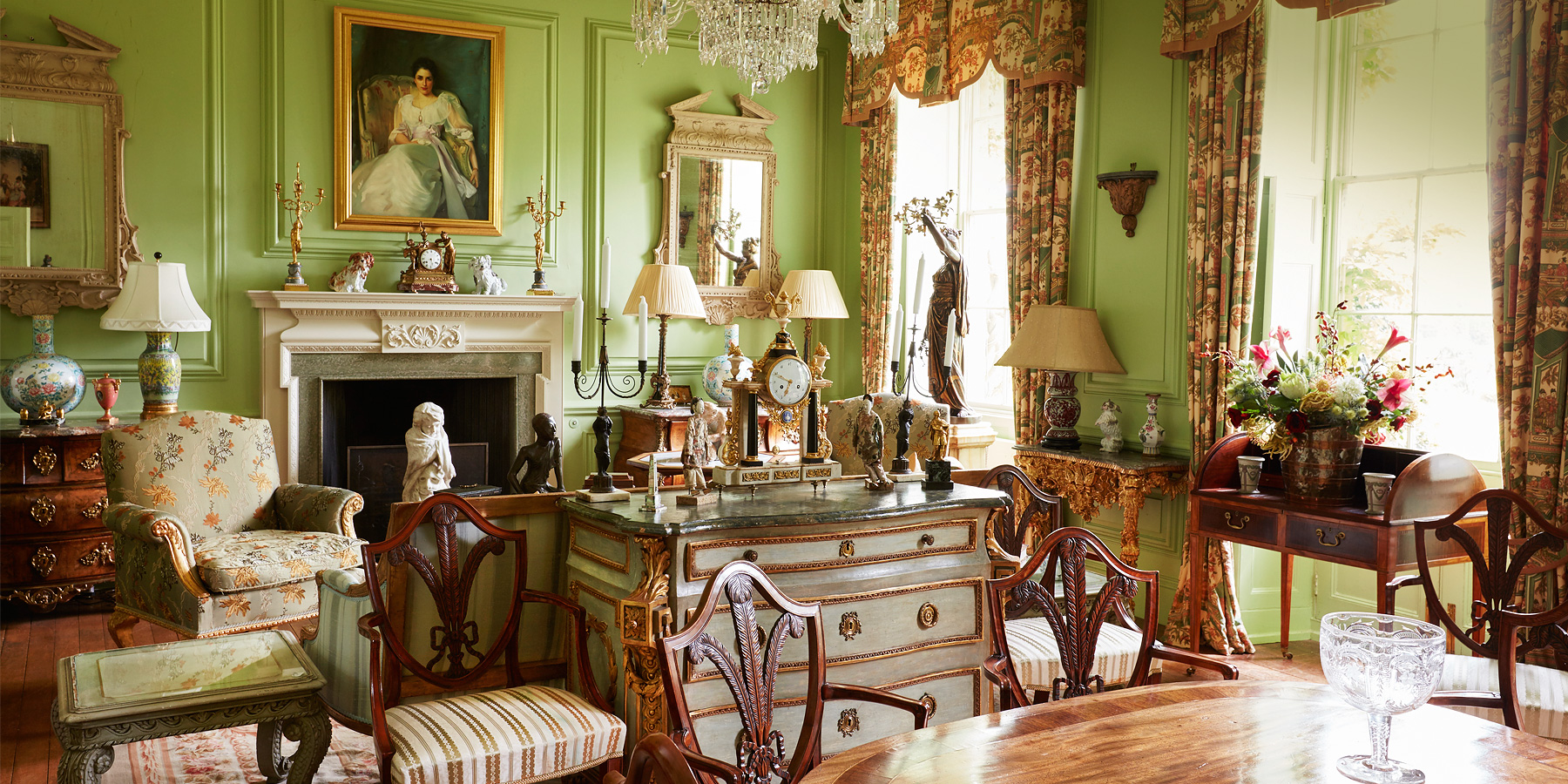 Shopping for Antiques in a British Royal Residence - 1stDibs Introspective