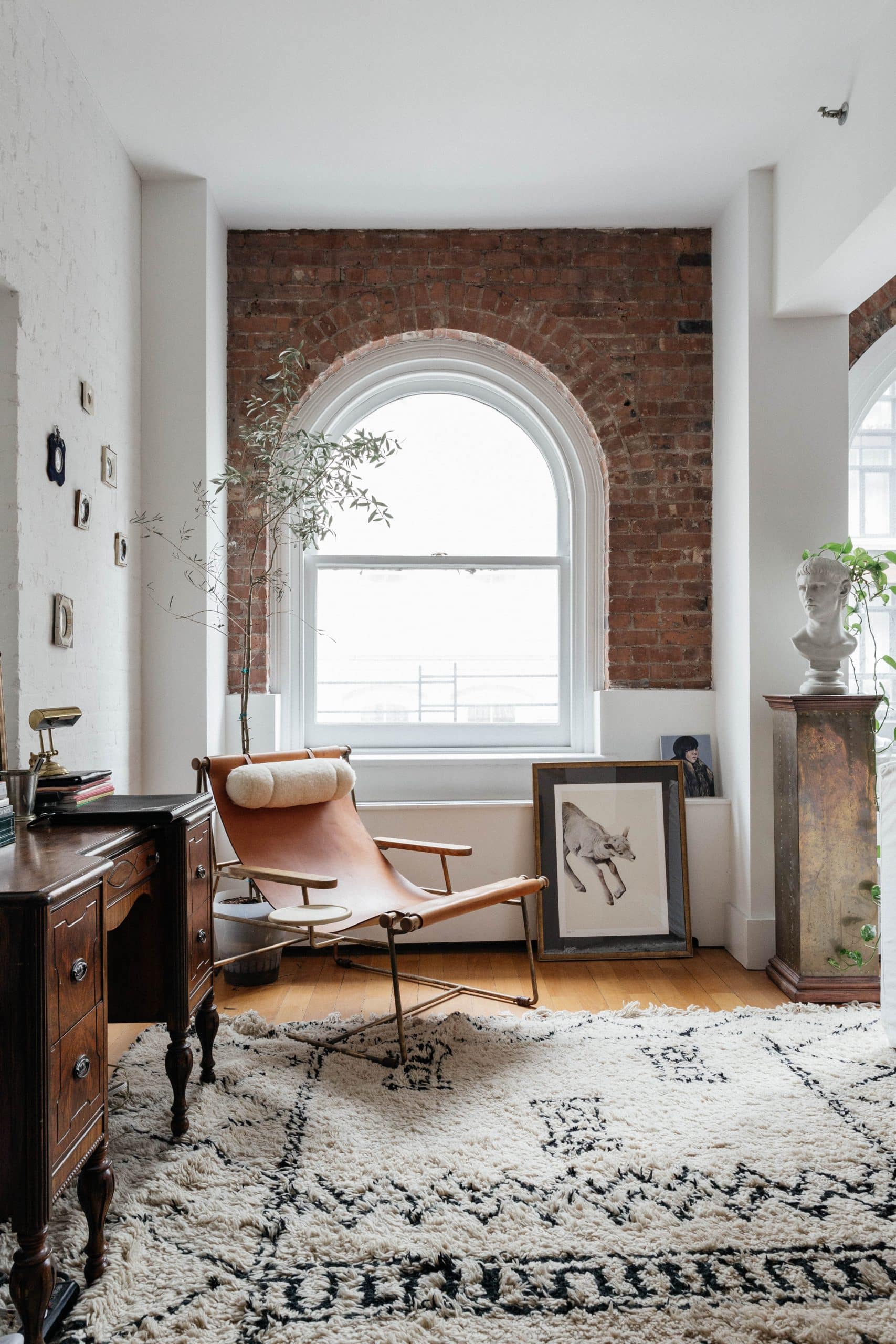 Jae Joo Mixes Old and New Furniture for Lived-In Comfort and Charm ...