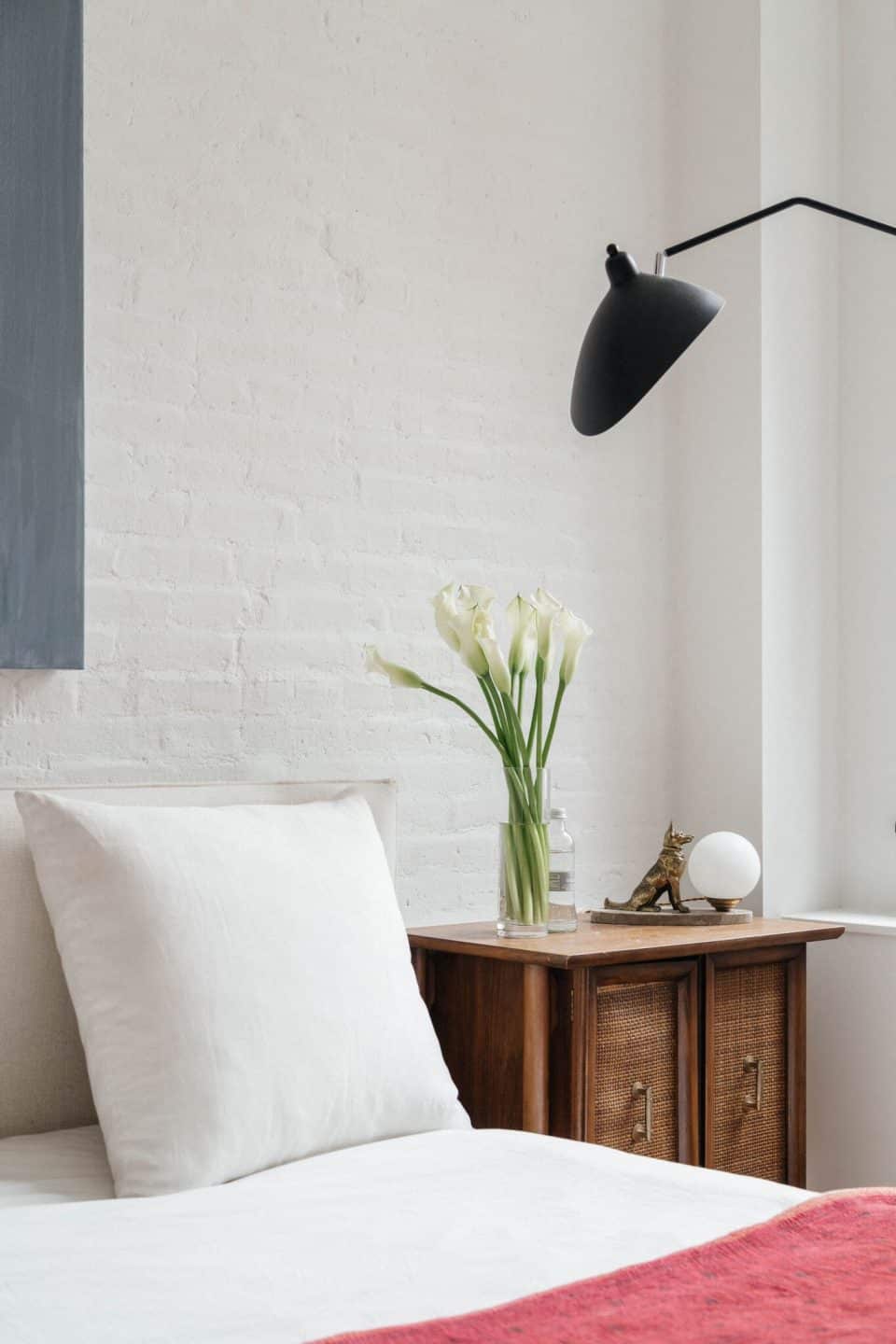 Jae Joo Mixes Old and New Furniture for Lived-In Comfort and Charm ...