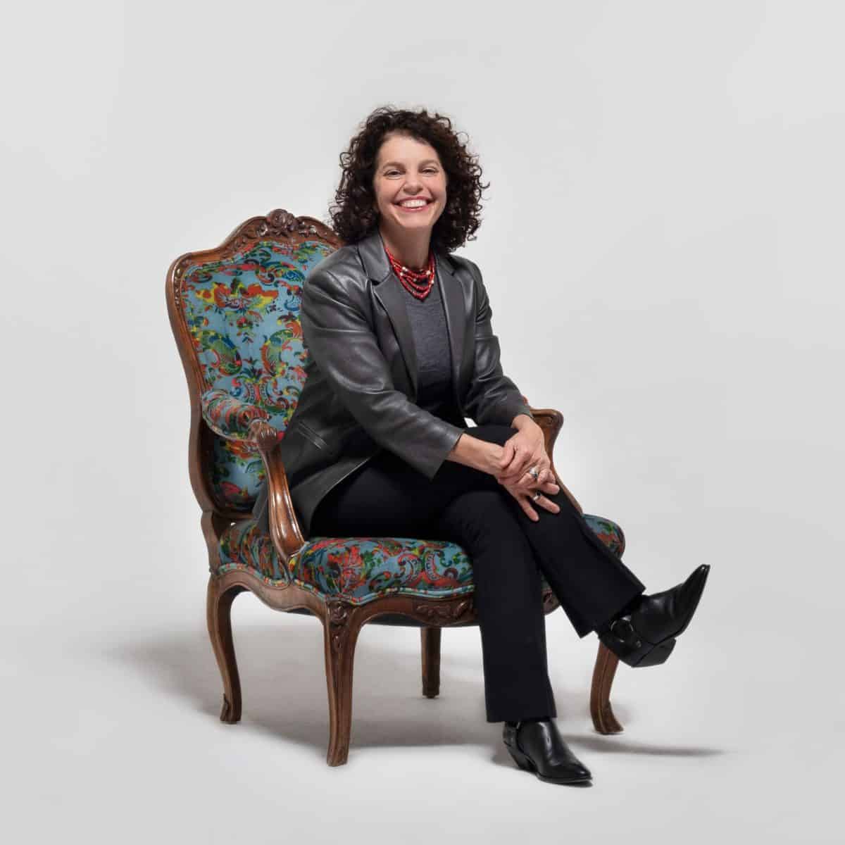 Chicago’s Pagoda Red Has a Spirited Mix of Asian Antiques and Bold New ...