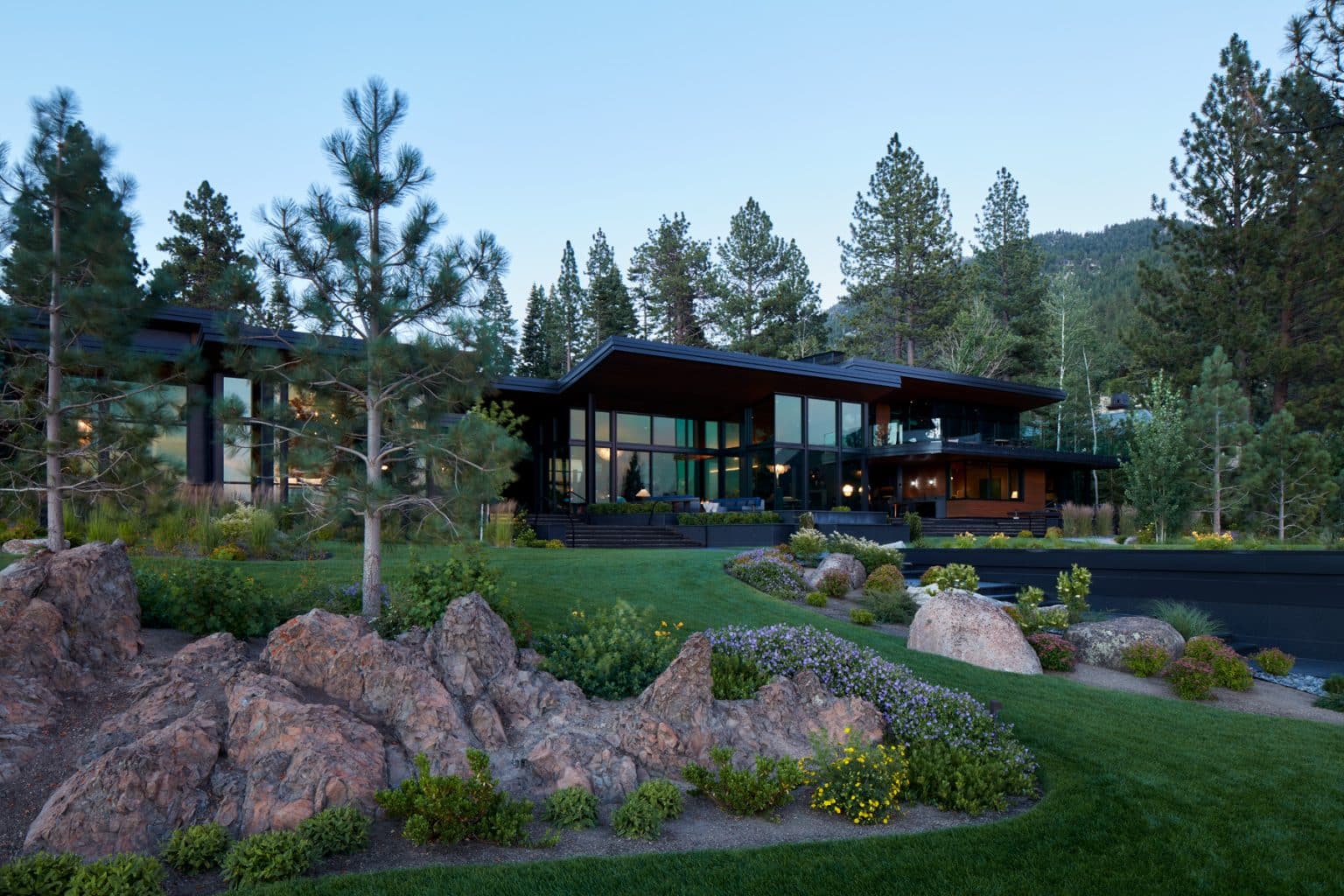 On Lake Tahoe's Sublime Shoreline, Jamie Bush Masterfully Blends Sleek ...