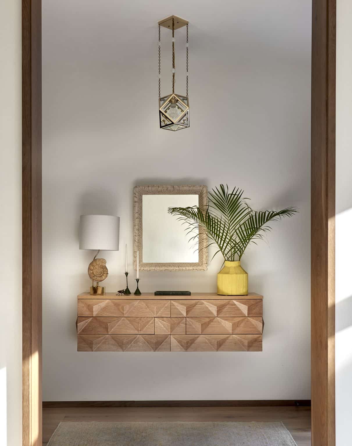 Sasha Adler Conjures a Sleek Yet Inviting Chicago Abode with Bold ...