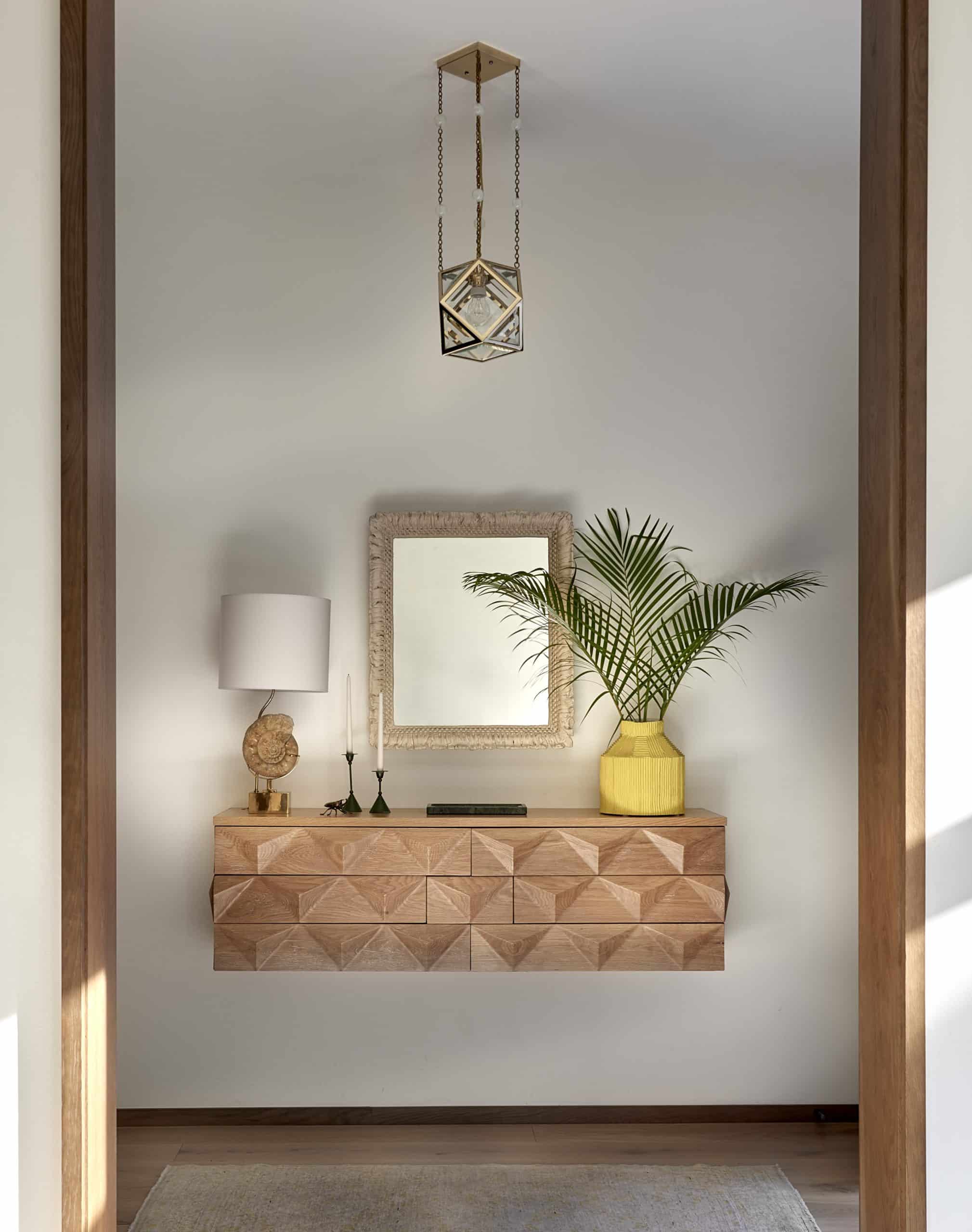 Sasha Adler Conjures a Sleek Yet Inviting Chicago Abode with Bold ...