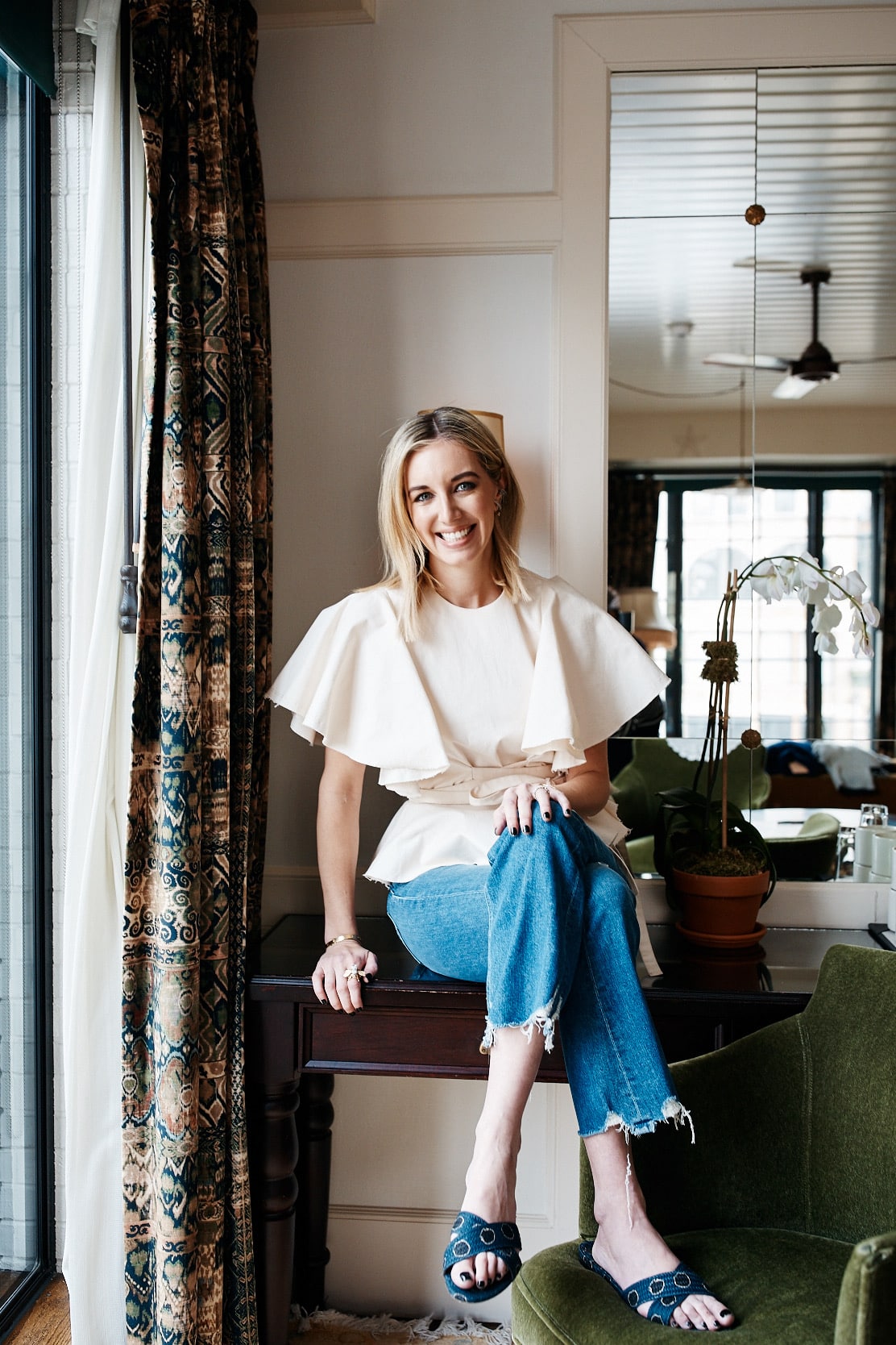 Sasha Adler Conjures a Sleek Yet Inviting Chicago Abode with Bold ...