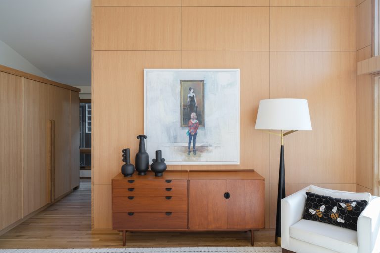 Iconic Furniture Makes This 1958 Midwestern Home a True Mid-Century Gem ...