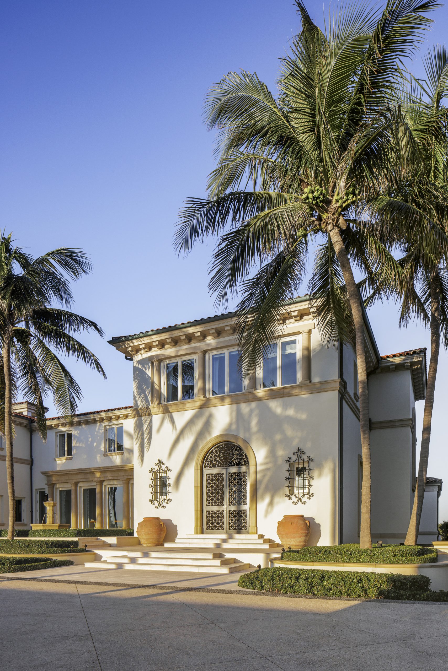 In Palm Beach, Pembrooke & Ives Went Big and Bold with Art and Color ...