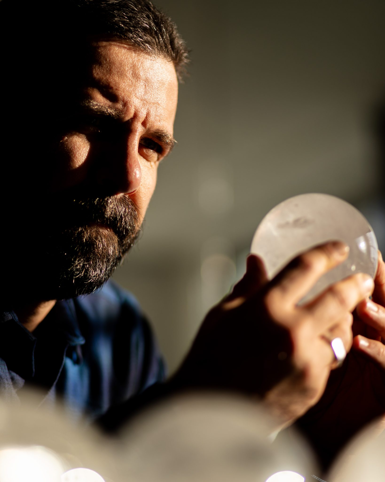 Meet the Australian Designer Whose Sculptural Lighting Illuminates the ...