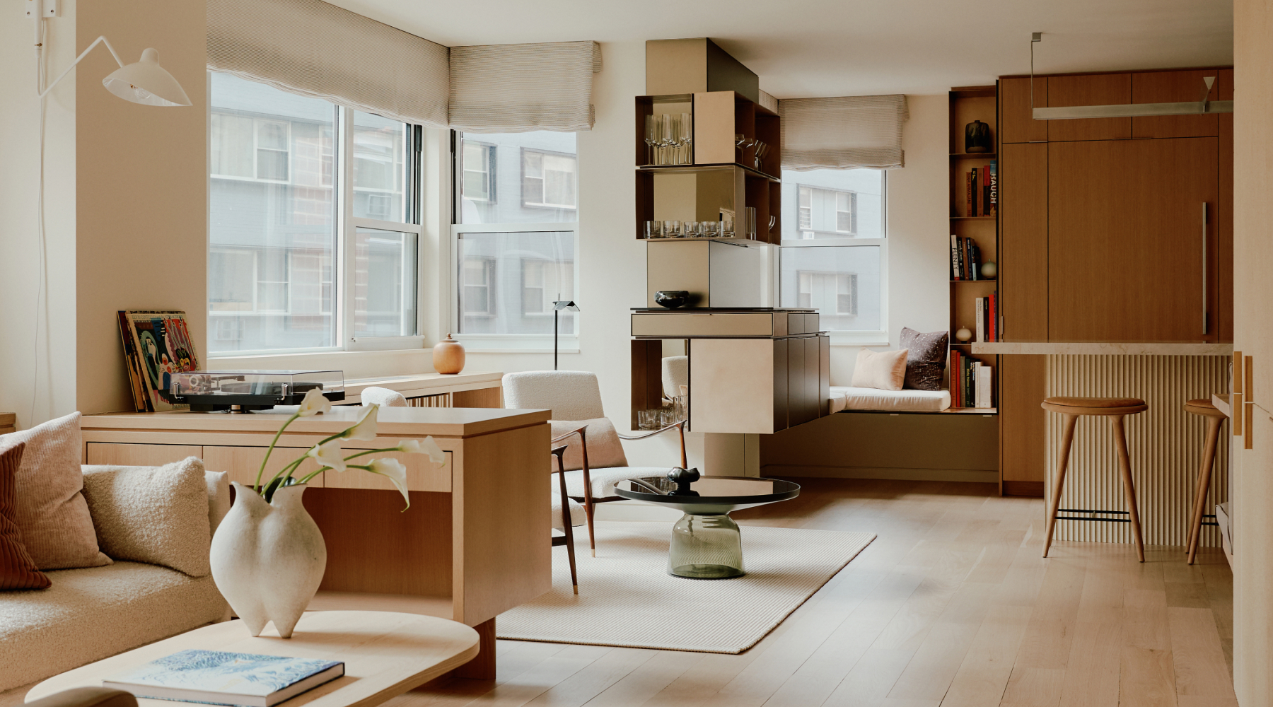 Tour an Art-Filled Contemporary NYC Pied-à-Terre by Suchi Reddy ...