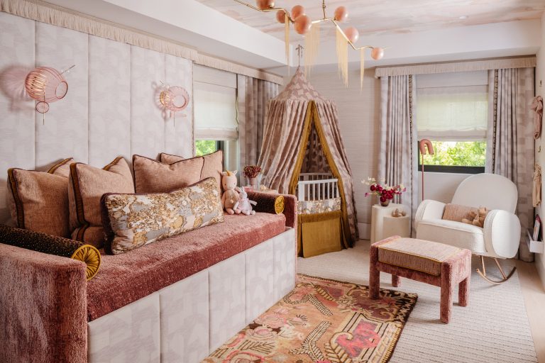 Contemporary Finds Fill a Modern Miami Beach Home Designed by Moniomi ...