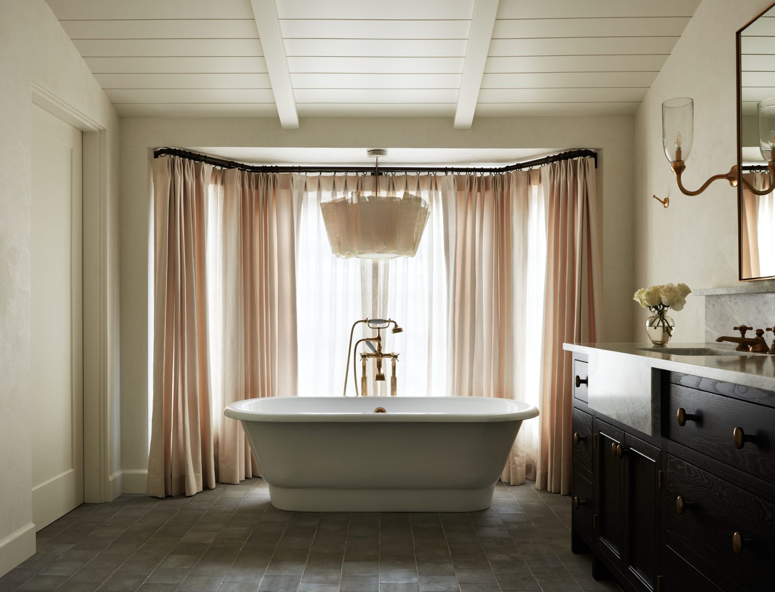 1stDibs 50 Designer Molly Kidd Invites Us into her Family’s Oregon Home ...