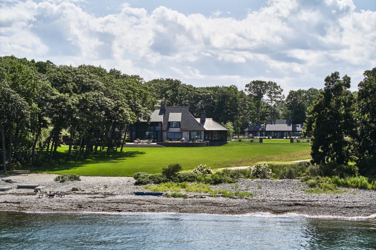 In Maine, Meyer Davis Created a Home That Exudes Vacation Vibes ...