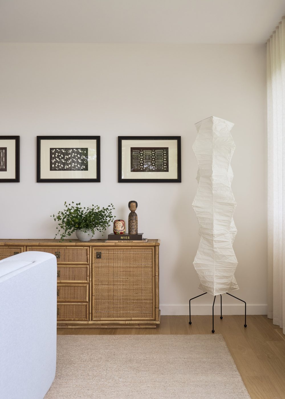 Asian Art and Scandi Style Fill a Hamptons Home by Monica Fried ...